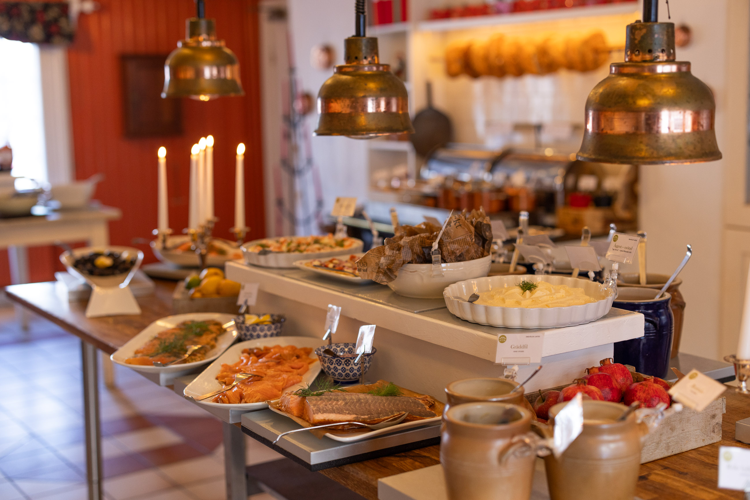 Ett klassiskt bohuslänskt julbord i 1700-tals miljö | Tofta Herrgård